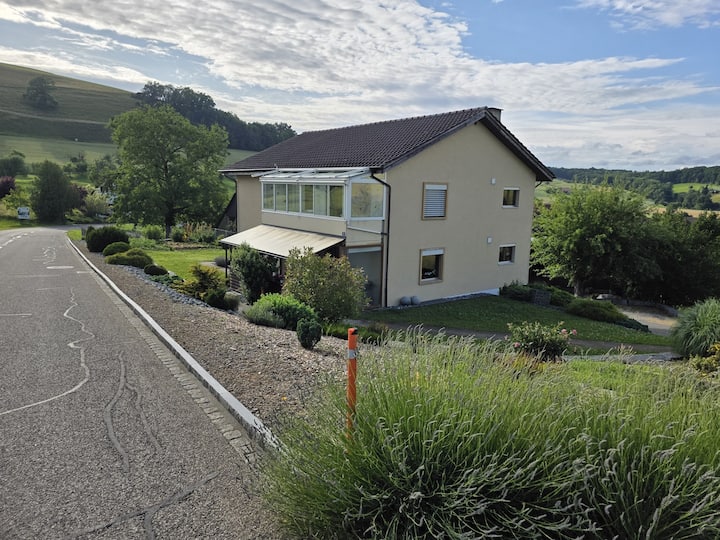 Apartment Hügelruhe 100 M² - 3 Schlafzimmer - Bözen