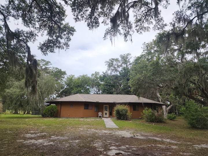 Crystal River Sleeps 8 With Pool - Crystal River, FL