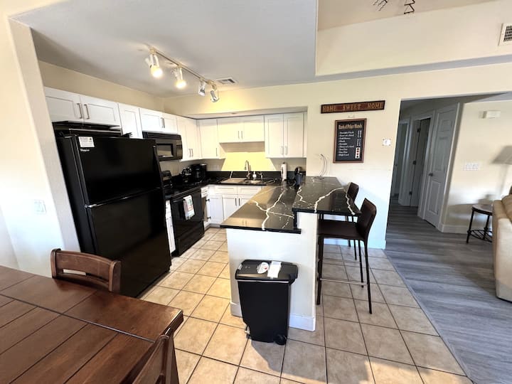 Bright & Spacious 2 Story Condo - Mesquite, NV