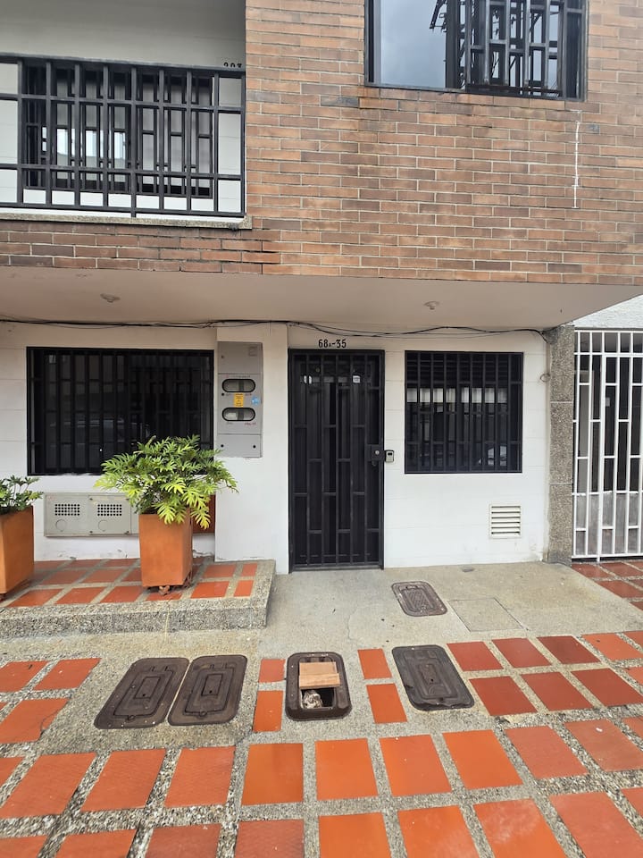 Apartamento Amoblado San Joaquín, 101 - Medellín