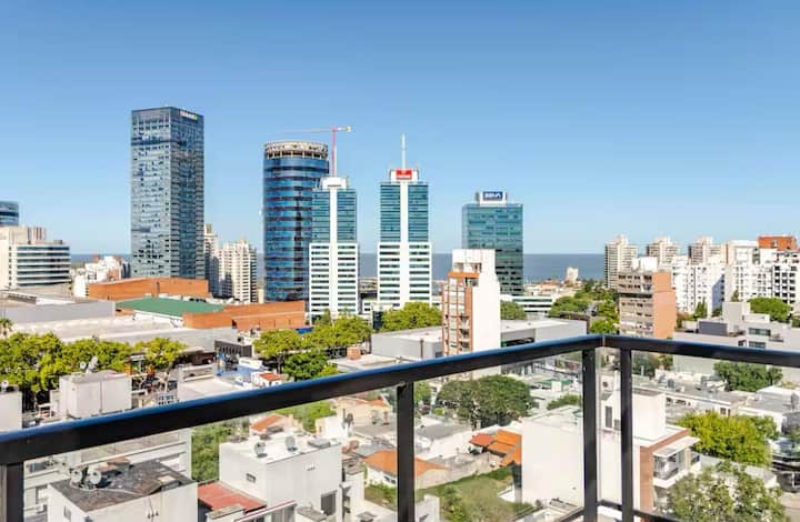 Apartamento En Pocitos. Gran Vista, Wtc Y Rambla. - Montevidéu