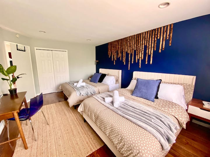 Easy Path&bus Access- Nyc| Designer Home + Deck. - Brooklyn, NY