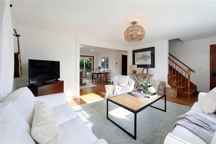 Charming Cottage | Walk To Beach - Barrington, RI