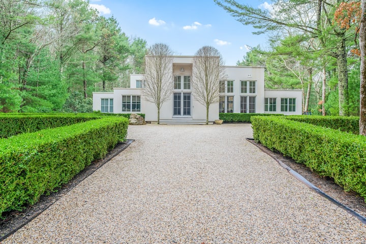 Four Bedroom East Hampton Rental - Sag Harbor, NY