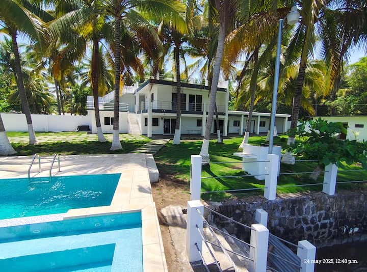 Hollywood Ranch (Playa Monzón, Metalio) - El Salvador