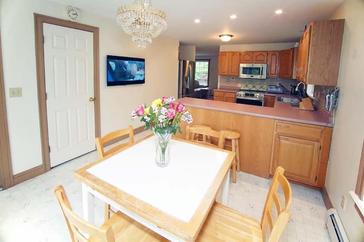 3 Bedroom House W/intert Room - Wells, ME