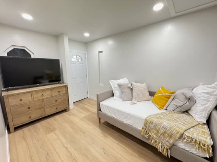 Stylish 1b1b Unit With Private Entrance - Montebello, CA