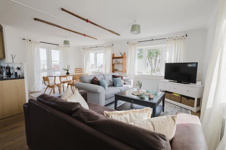 Restful Riverside Retreat- Club Casita - Mudeford
