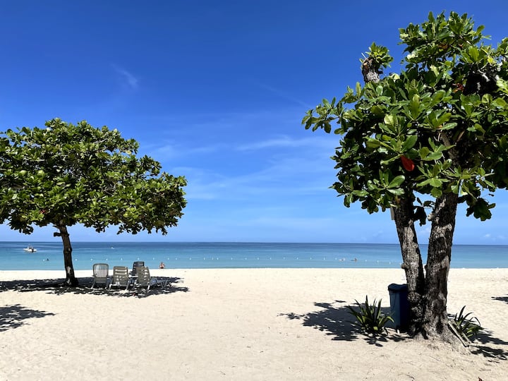 Cozy Room, 2 Double Beds- Negril - Negril