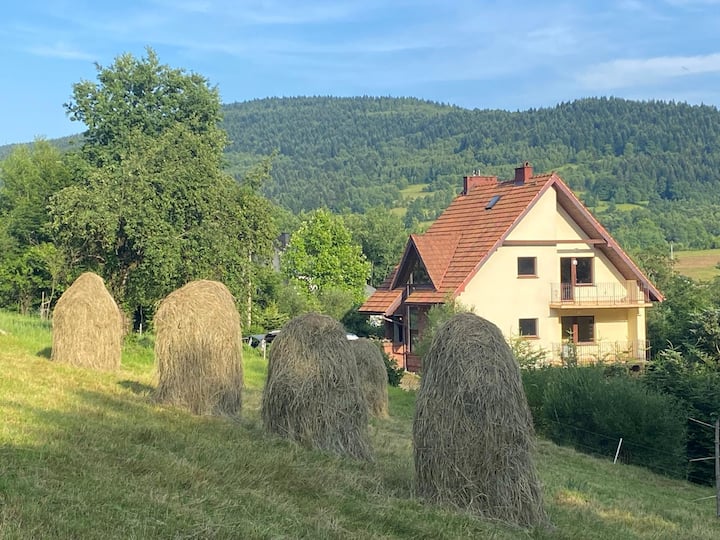 Dom W Górach Nad Strumieniem - Białka