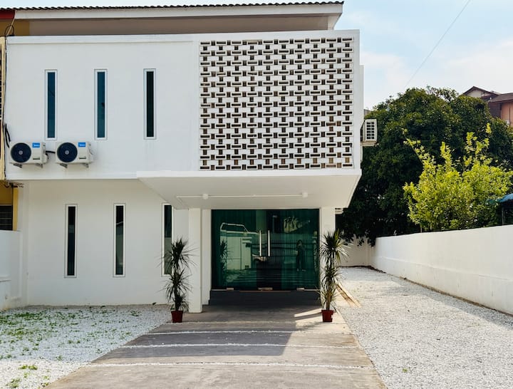 Whitezen Family Homestay 9room - Penang