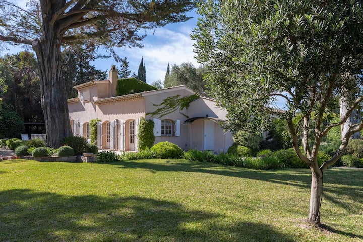 Luxe Villa On Pampelonne Beach - Saint-Tropez