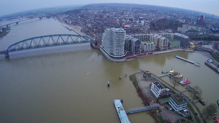 Modern Appartement Aan De Waal - Nijmegen