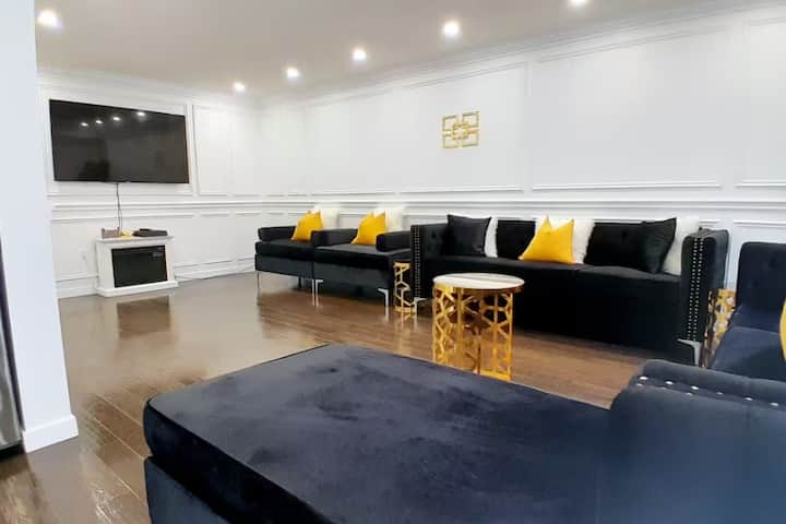 Delightful Getaway: 3br Suite + Private Hot Tub - Orillia