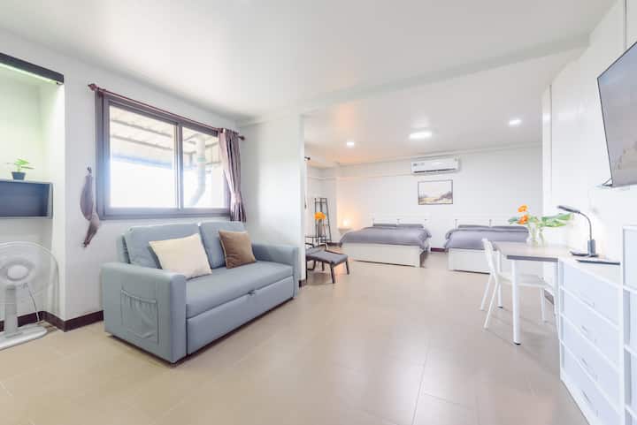 Big Room With Double Queen Beds - Phra Khanong