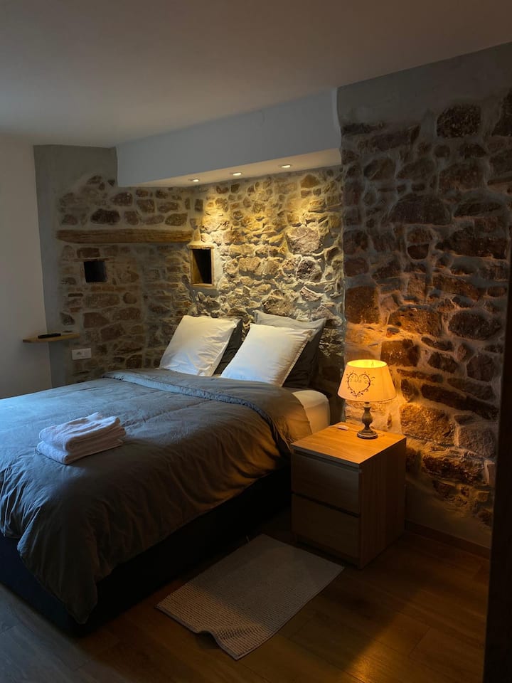 La Chambre Du Chat Noir. - Eguisheim
