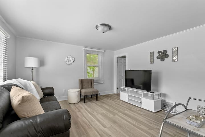 Surfside Retreat – Walk To Lake - Sheboygan, WI