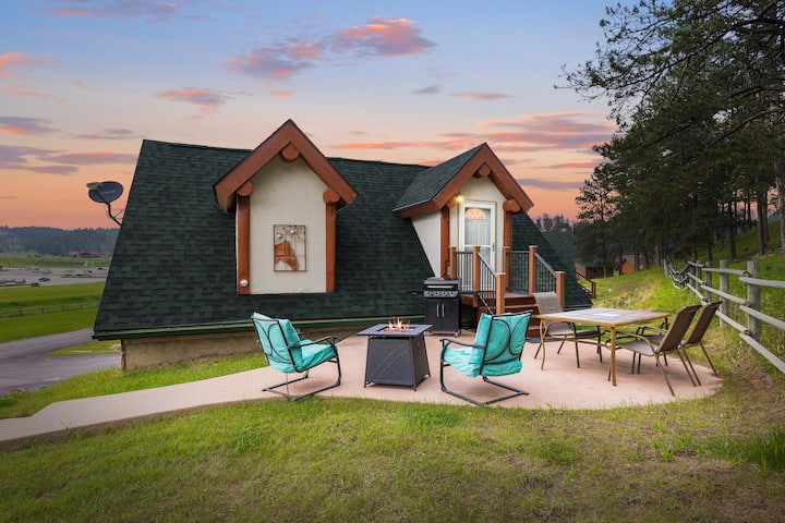 Dakota Cabin:1 Mi. Sheridan Lake - Mount Rushmore National Memorial