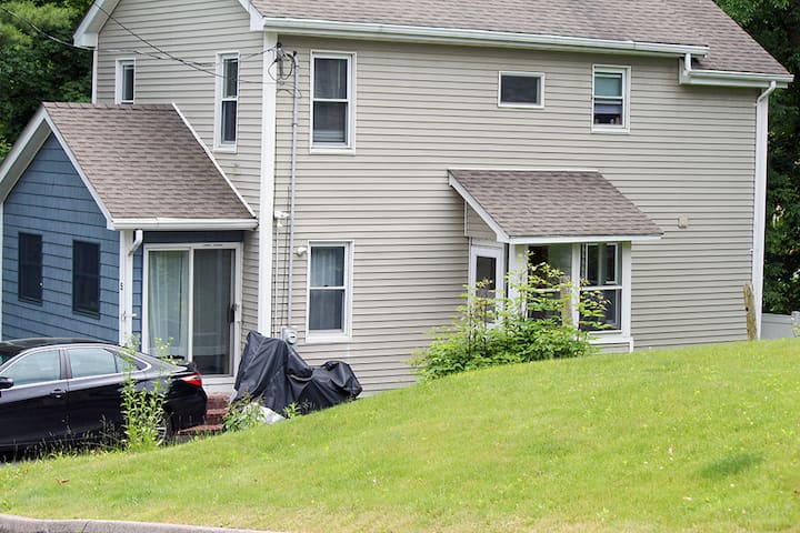 Room In Quiet Neighborhood - Rutland, MA