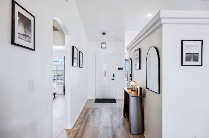 Game On! Beautiful Home For 10 - Laughlin, NV