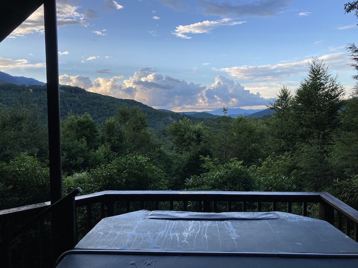 Luxury Cabin W/ Hot Tub & Views - Mount Mitchell State Park, Burnsville
