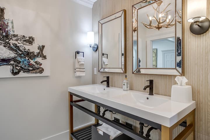 Cozy King By Granbury Square - Granbury, TX