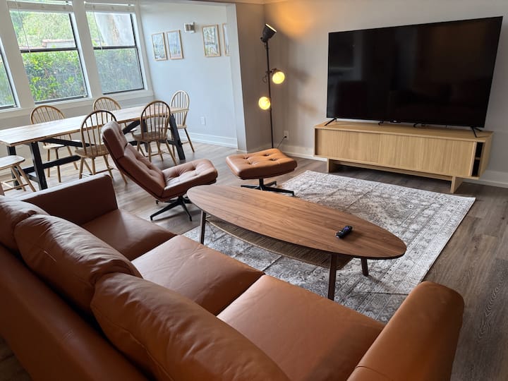 Silver Lake 2+1 With 4 Beds And 2-car Parking - California