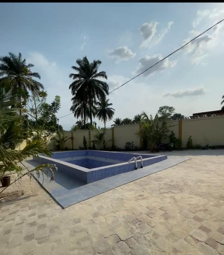 Elegant 4br Home W/ Pool - Sierra Leone