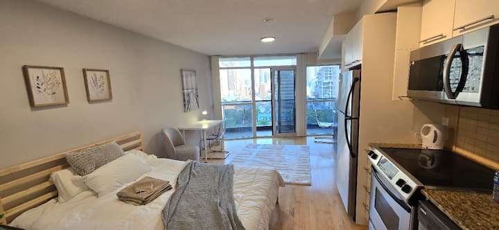 Downtown Exec Suite - 1 Month+ - Toronto