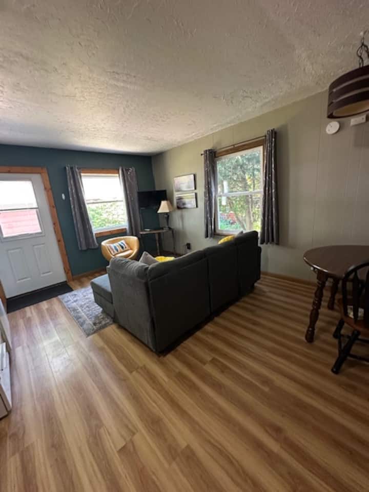 Cabin #12 Adjoined Cabin (2 Night Minimum) - Lake Wisconsin