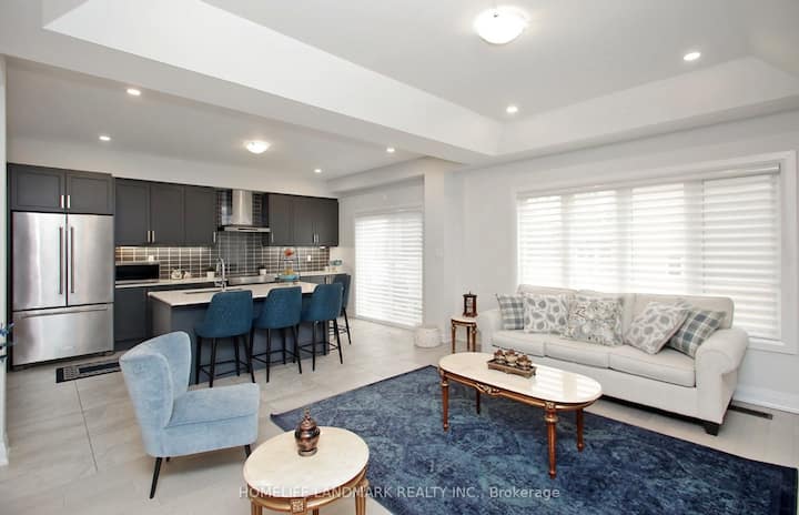 Spacious Modern 4 Br Home - Aurora