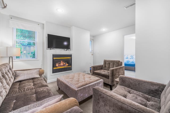 Two Bedroom Garden Guest Suite In West Vancouver - West Vancouver