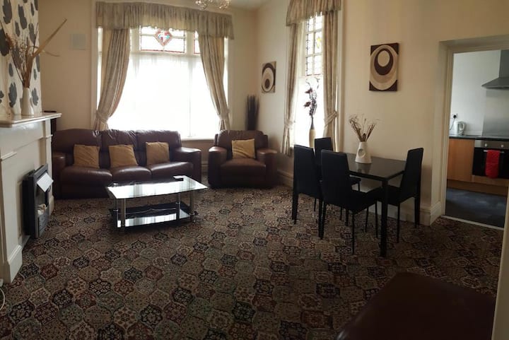 Flat 4 - 2 Bed 4 Person Apt - Blackpool