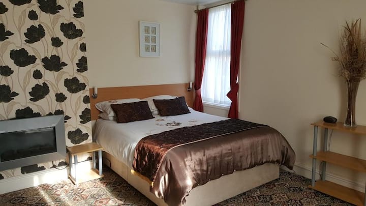 Flat 6- Double Bed 2nd Floor - Blackpool