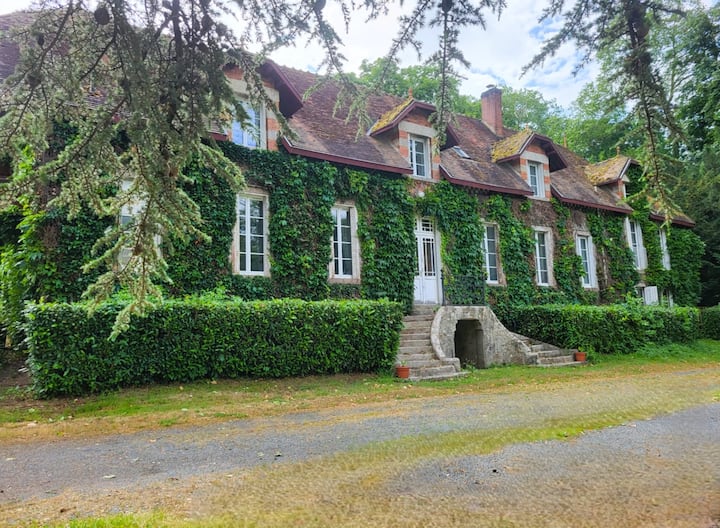 Gîte Du Château - 18 Personnes - Indre