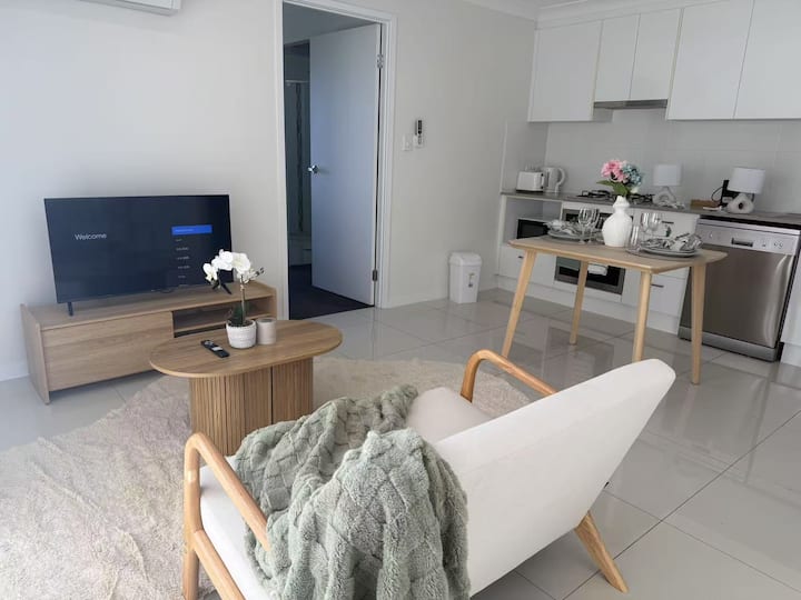 Scandi Calm - Sleek 1bd Duplex Near Everything - Jacobs Well