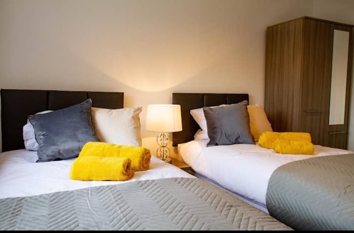 Top Location: 2br Accessible Apt - Queensferry