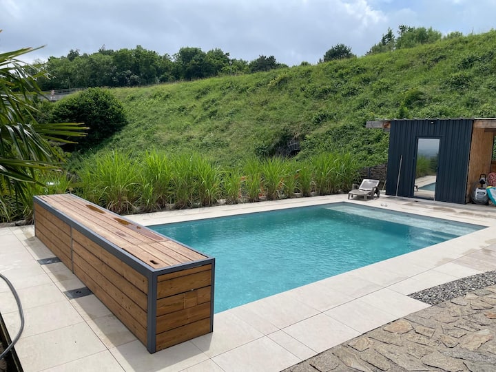 Logement Avec Piscine Et Vue –  Durtol Puy-de-dôme - Volvic