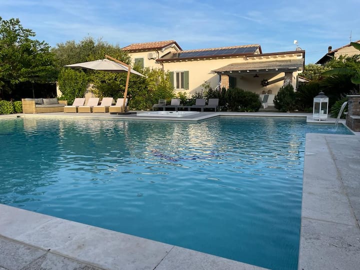 Villa Stile Rustico Con Piscina - Viareggio