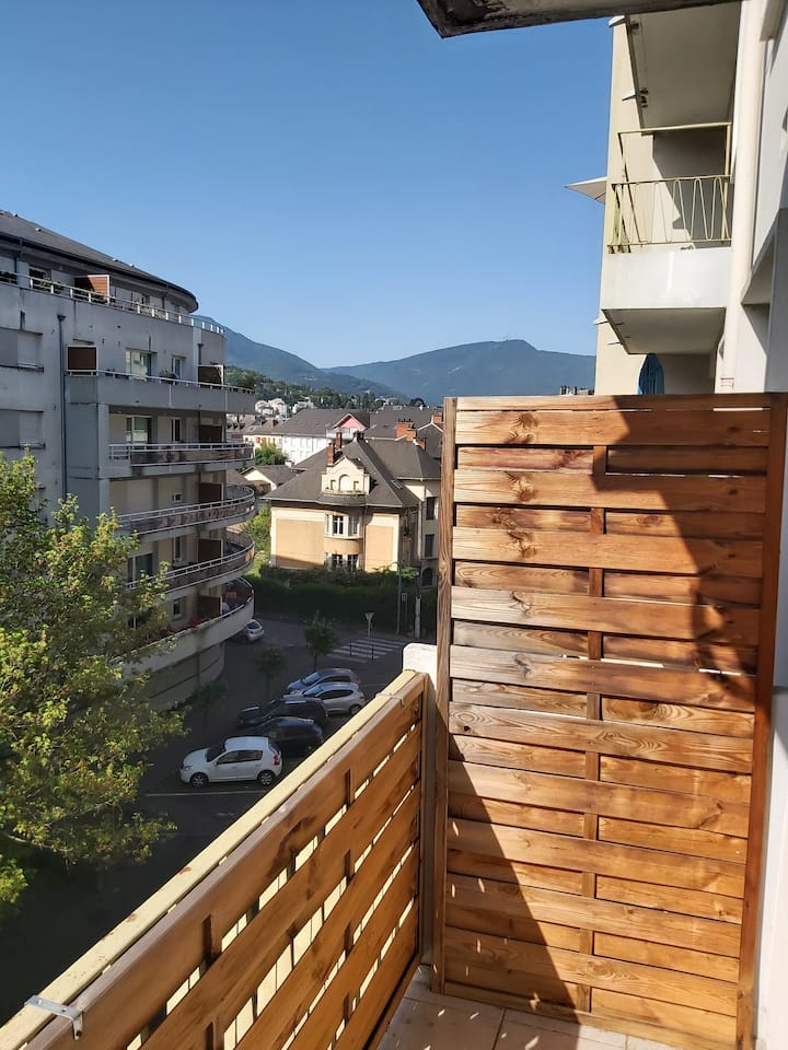 T2 Lumineux Avec Balcon - Proche Centre à Pied - Chambéry