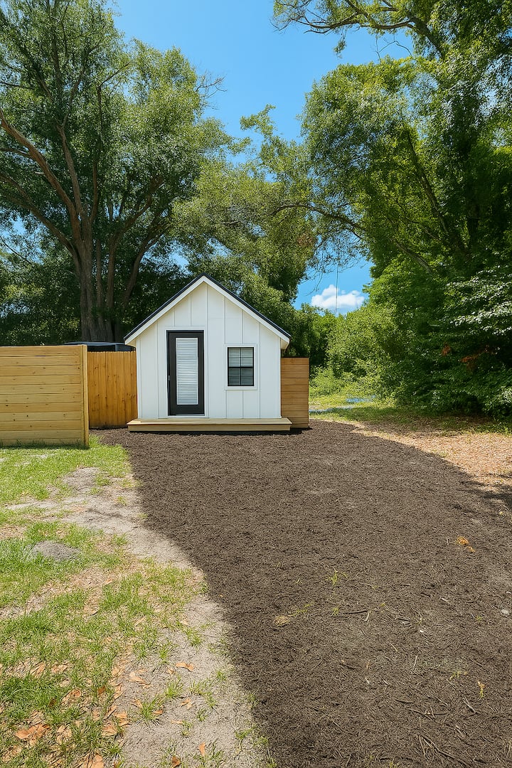 Cozy Tiny House W/ Hot Tub - Wilmington, NC