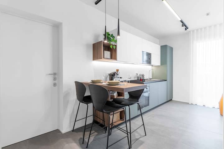 Bilocale Elegante, Silenzioso, Box, Balcone [B4] - Milano