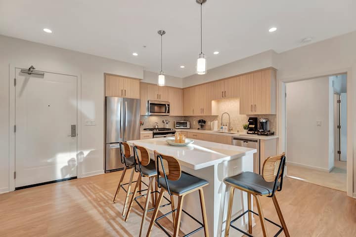 New! Modern & Clean 2br Apt! W/ Pool & Gym - Irvine, CA