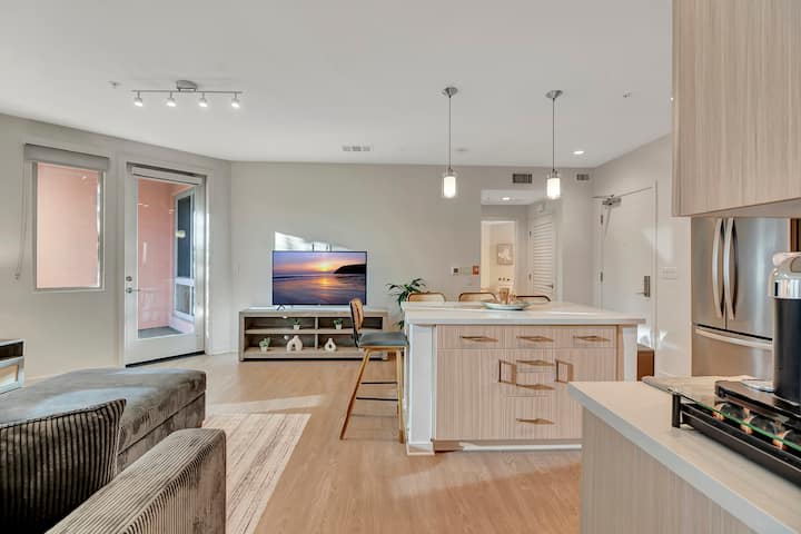 New! Modern & Clean 2br Apt! W/ Pool & Gym - Costa Mesa, CA