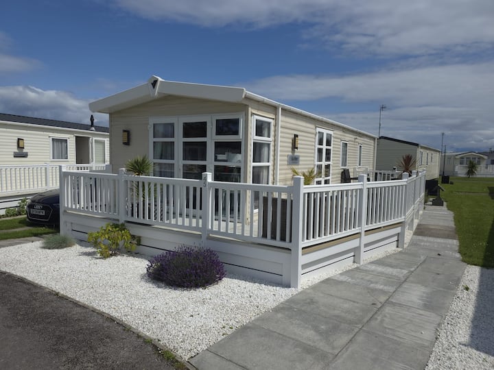The Retreat - Skyline - Prestatyn