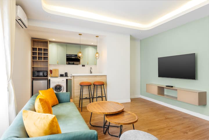 Elegant 1-br Apartment | Pool Access | Fast Wi-fi - Lagos