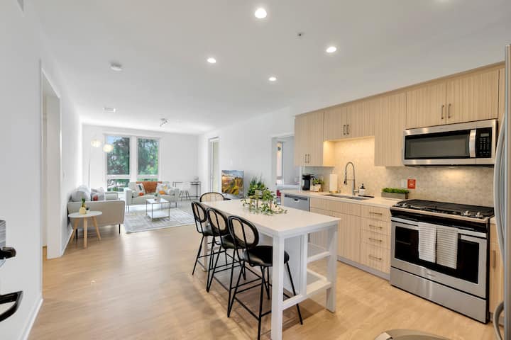 New! Gorgeous & Clean 2br Apt W/ Pool & Gym - Irvine, CA