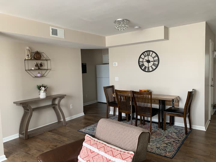 1br/1.5ba Entire Loft Condo Near Bradley 30+ Days - Connecticut