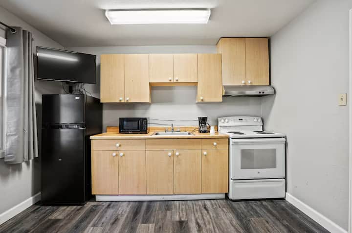 (Cozy Studio, 2bed, 1ba, W/ Kitchen.) - Fremont, CA