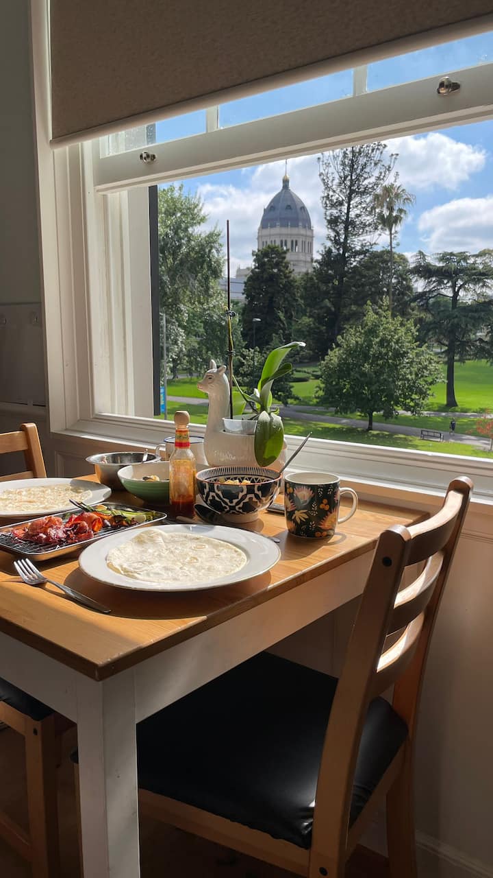 Vintage Studio W/ Iconic View Of Carlton Gardens - 墨爾本